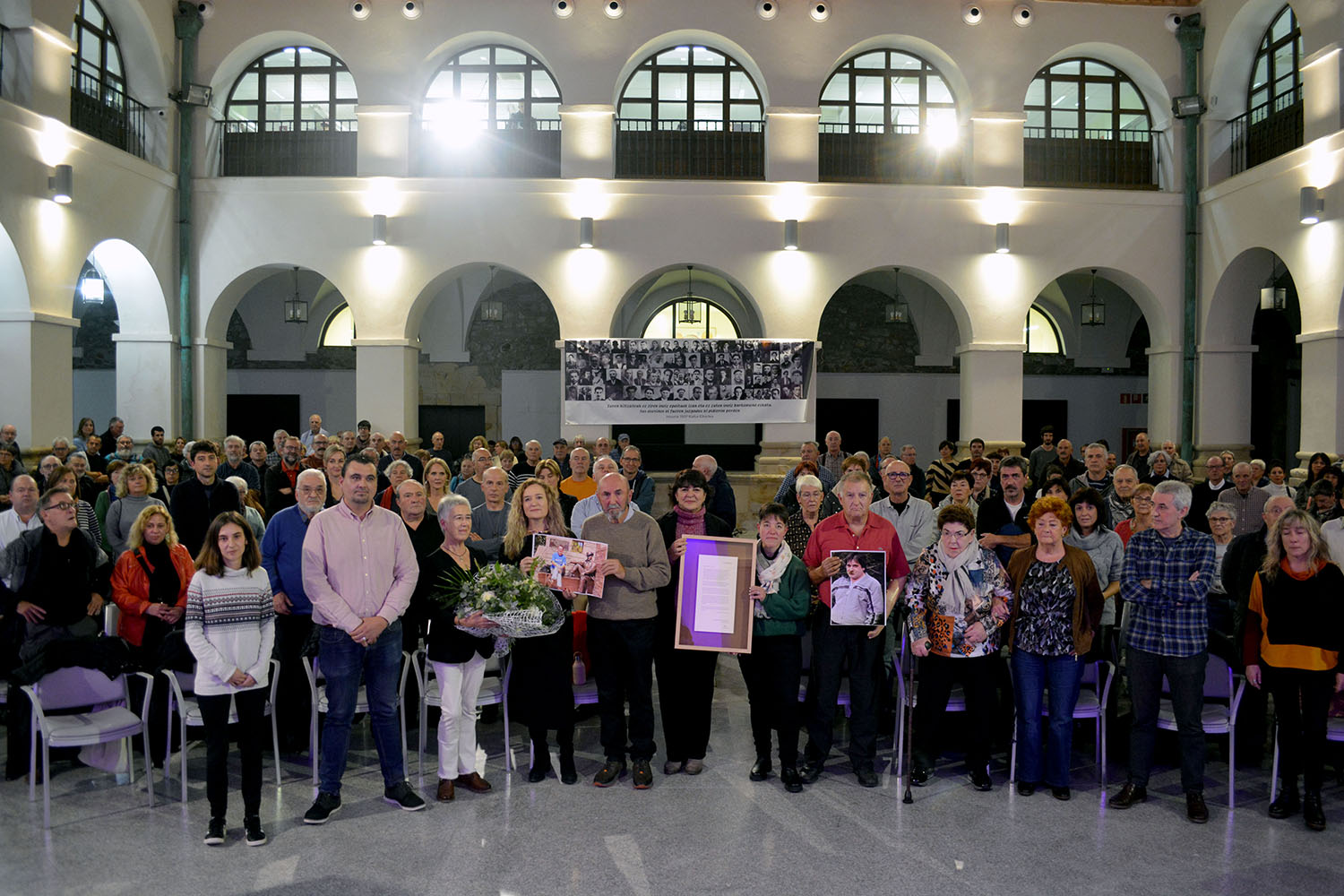El Ayuntamiento homenajea a la asociación Intxorta 1937 por su labor en ...